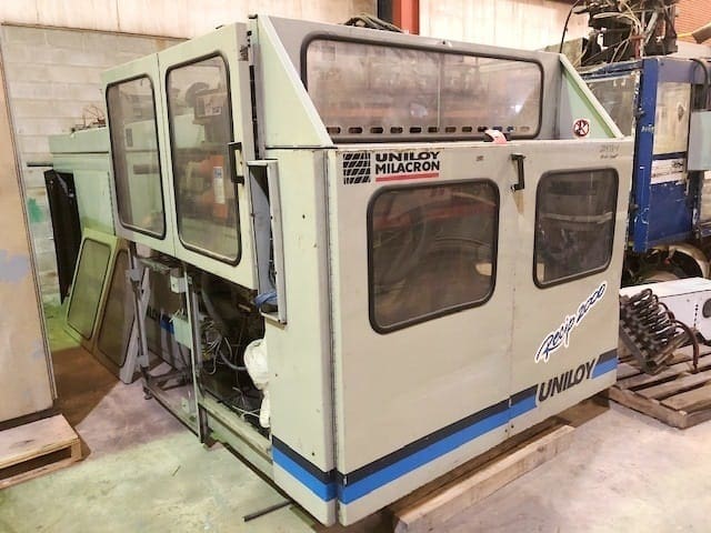 Used Uniloy R2000-90 - Blow Molder - 8068644