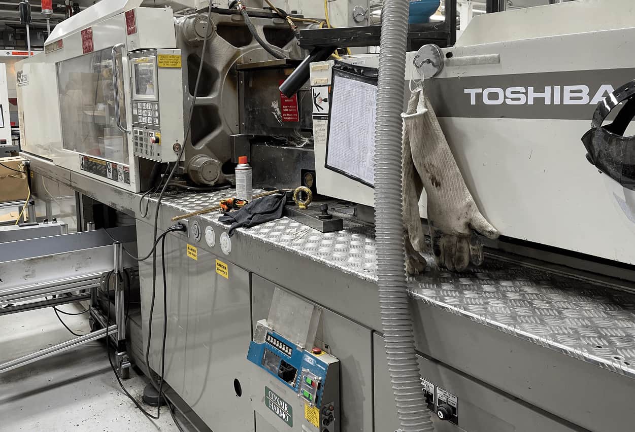 Used Toshiba ISG250-10A - Injection Molding Machine - 8070277
