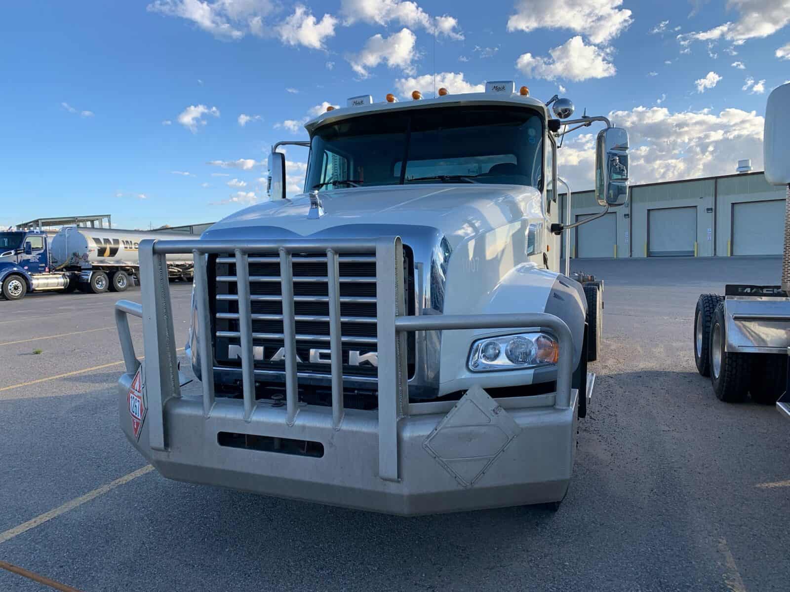 Used Mack GU813 - Cab and Chasis - 8070651