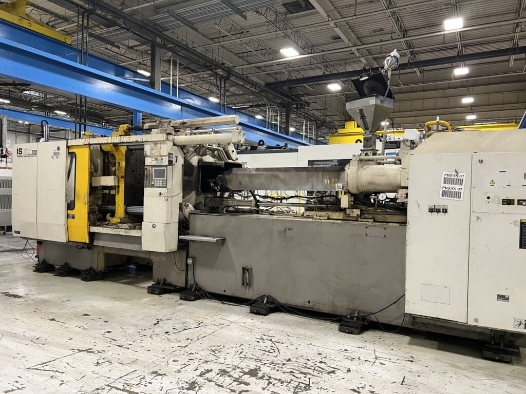 Used Toshiba ISGT720 - Injection Molding Machine - 8072575
