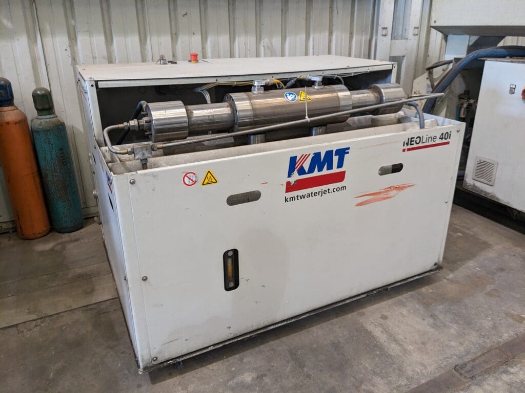 Used KMT NEOLine 40i - CNC Waterjet Pump - 8072998
