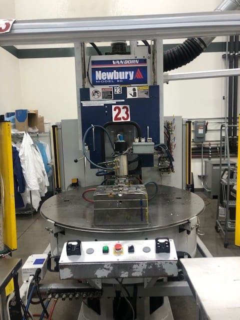 Used Newbury 80VTCR6 - Injection Molding Machine - 8073583