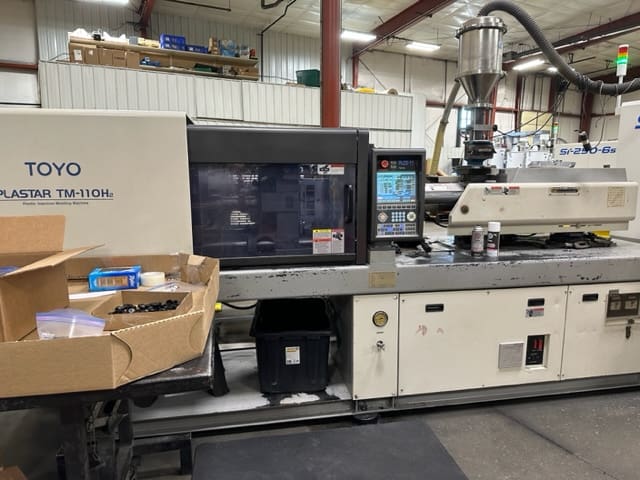 Used Toyo TM-110H2 - Injection Molding Machine - 8073531