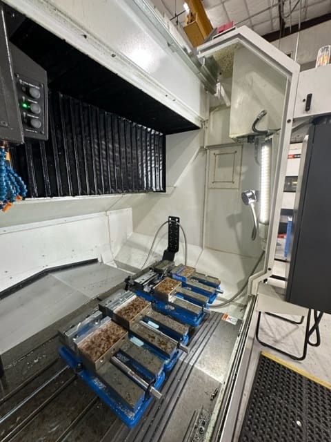 Used Okuma Genos M560-V - CNC Vertical Machining Center - 8073642