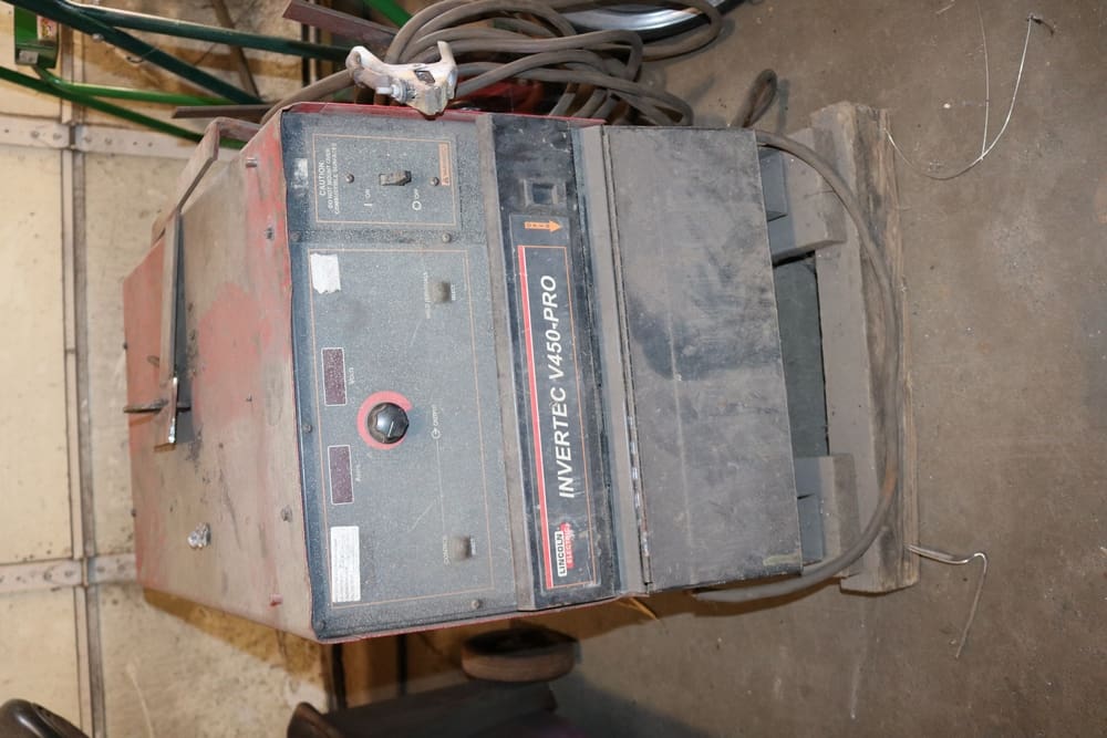 Used Lincoln Eletric Invertec V450-Pro - Welder - 8074063