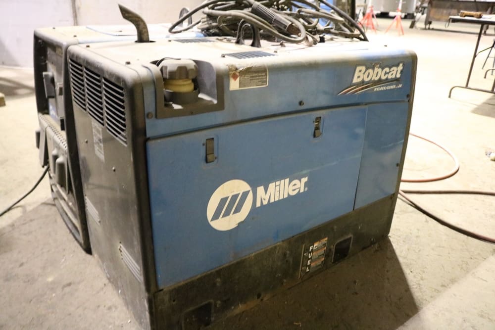 Used Miller Bobcat 225 - Welder - 8074006