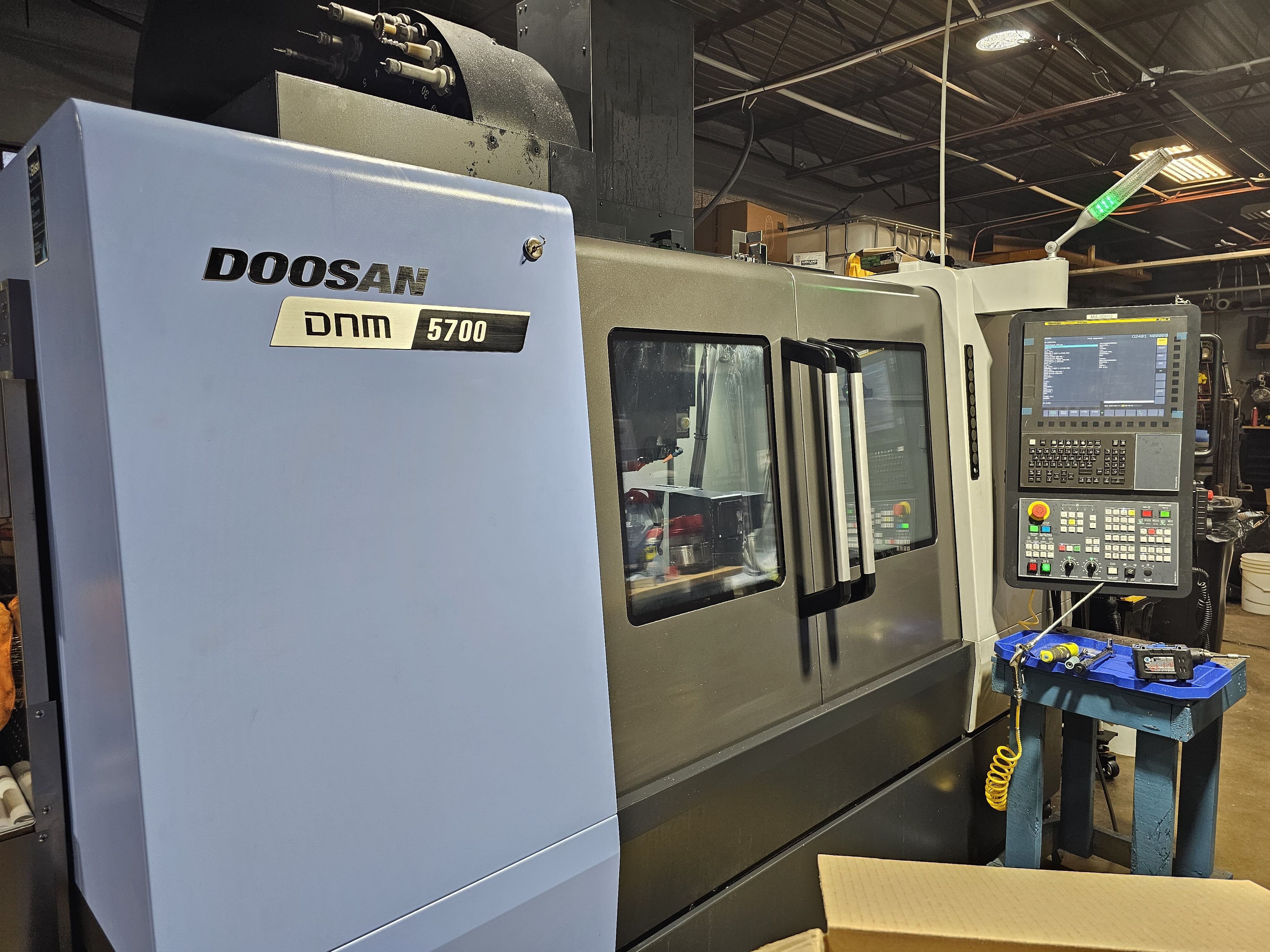 Used Doosan DNM 5700 - CNC Vertical Machining Center - 8074588