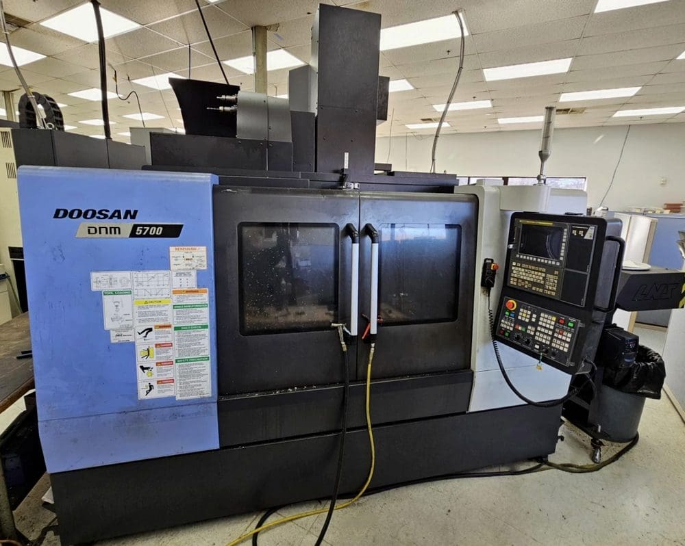 Used Doosan DNM 5700 - CNC Vertical Machining Center - 8075136