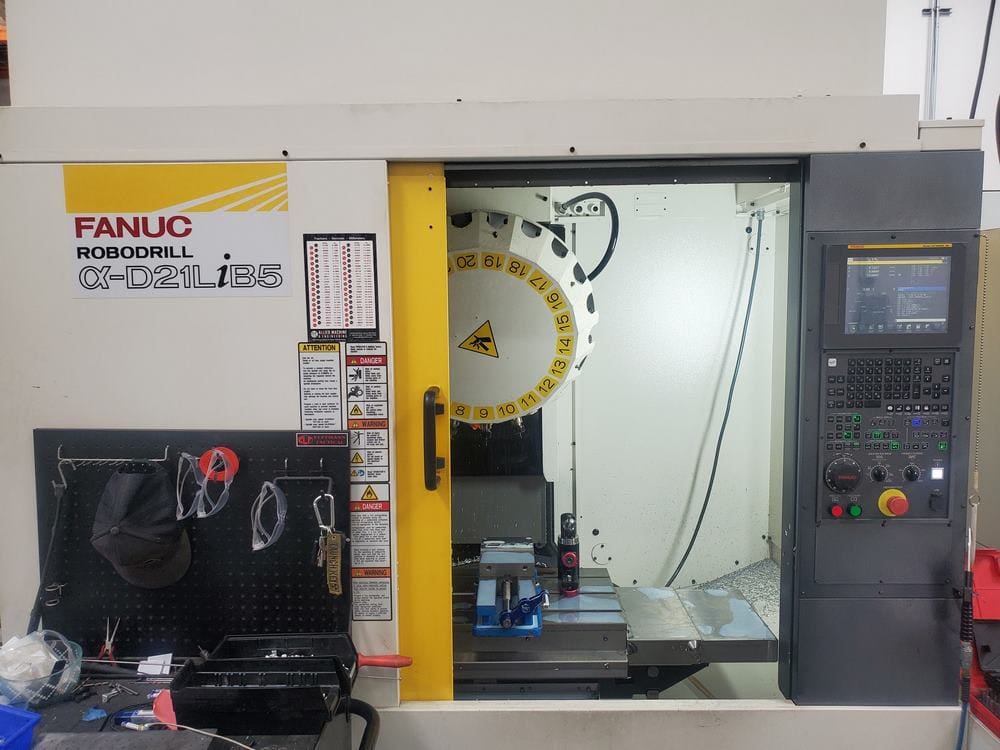 Used Fanuc Robodrill D21LiB5 - CNC Vertical Machining Center - 8075031