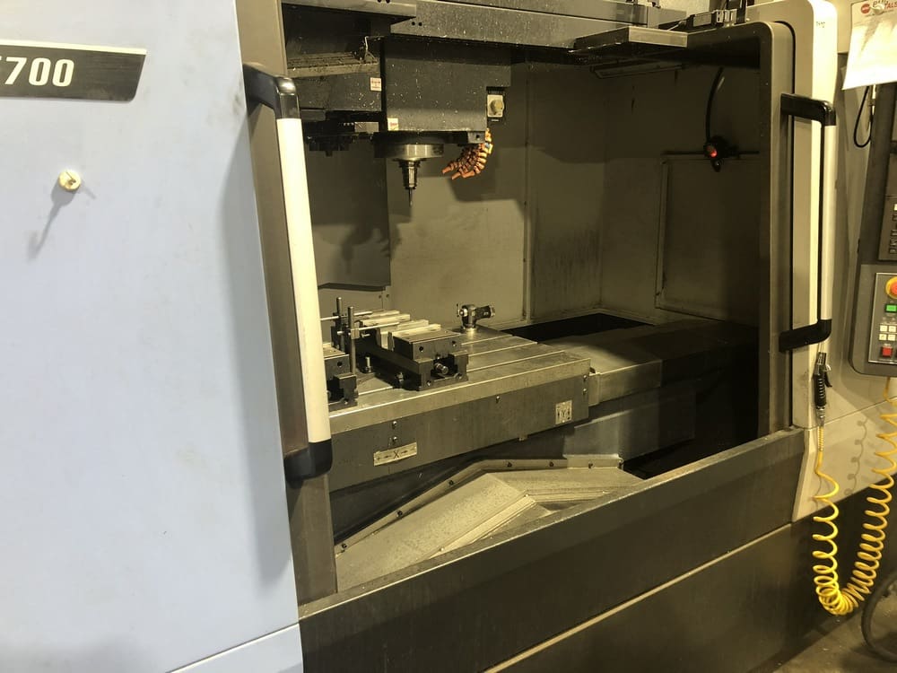 Used Doosan DNM 5700 - CNC Vertical Machining Center - 8075270