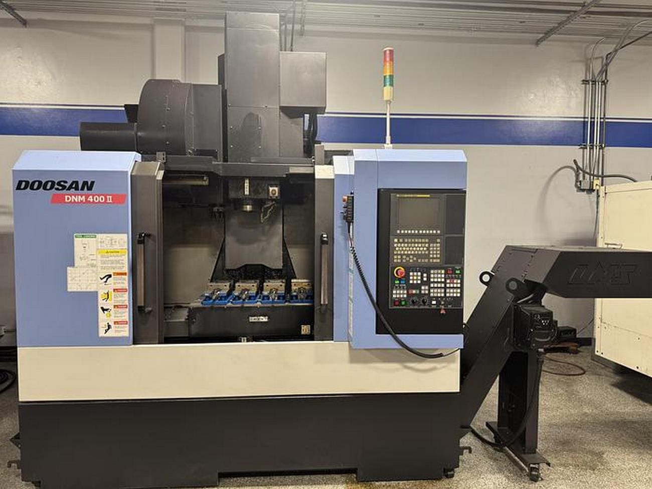 Used Doosan DNM 400 II - CNC Vertical Machining Center - 8076417