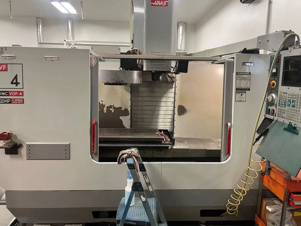 Used Haas VF-4 - CNC Vertical Machining Center - 8076681